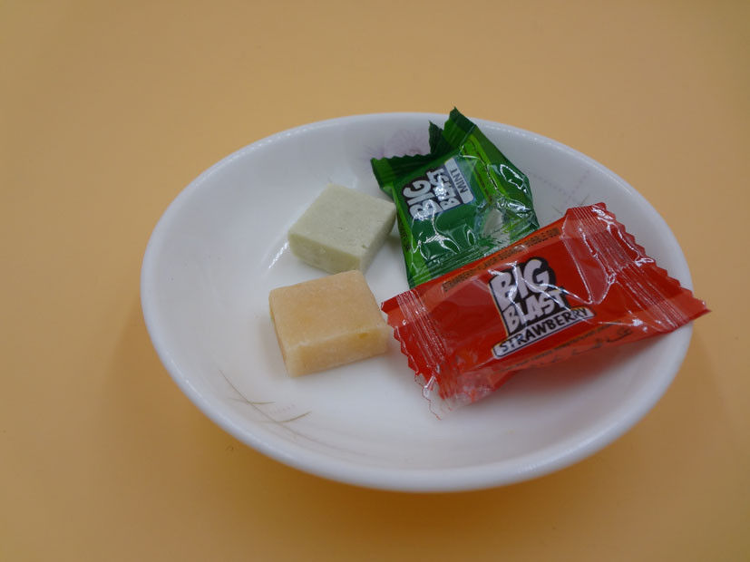 Purple / Red / Pink Bubblegum Chewing Gum Low Fat 4 g Box Packing