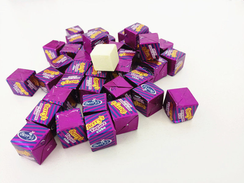 2.75g Compressed Healthy Hard Candy / Yogurt Cubes In Jars OEM Available