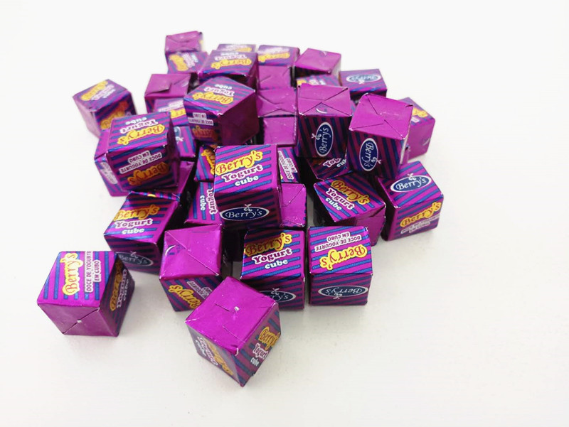 2.75g Compressed Healthy Hard Candy / Yogurt Cubes In Jars OEM Available