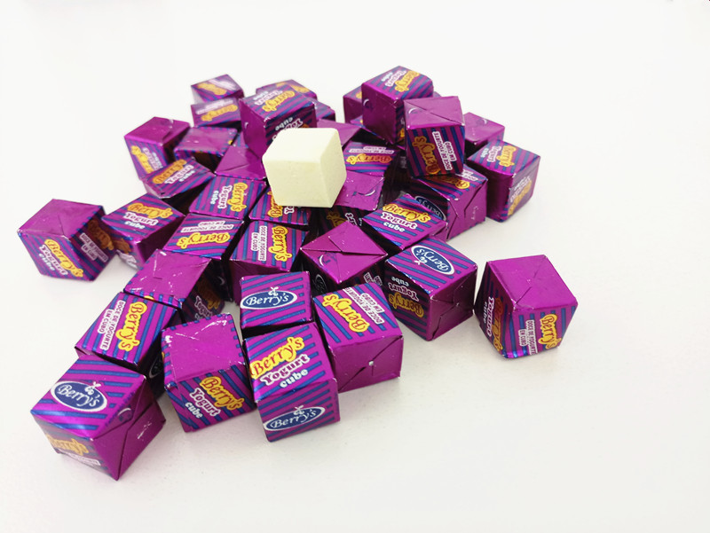 2.75g Compressed Healthy Hard Candy / Yogurt Cubes In Jars OEM Available