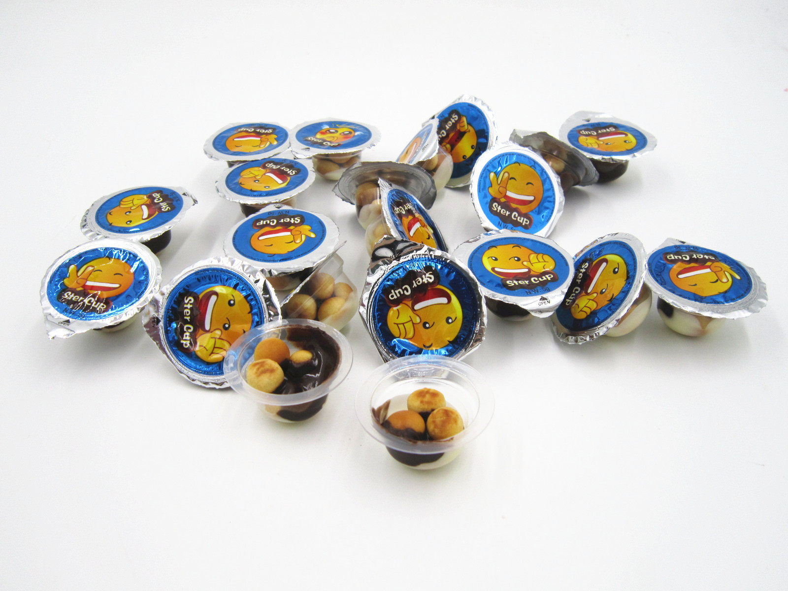 4g Star cup Chocolate snack in PVC Jar Sweety Chocolate With Crispy Cookie